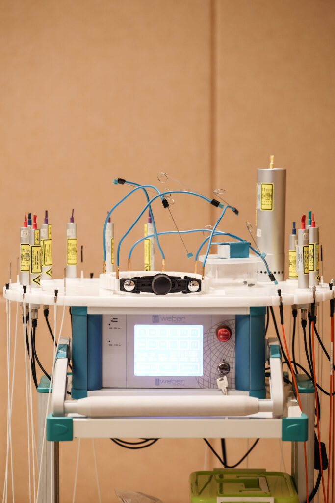 V Precision จับมือ Weber Medical ชูเทคโนโลยีเครื่อง ‘Weber Laser ...